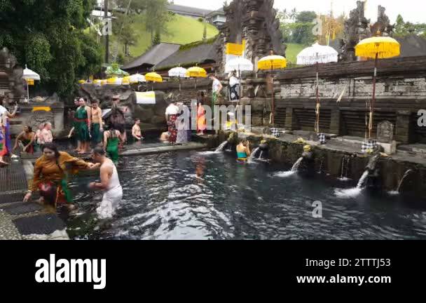 Bathing pools at Tirta Empul temple, Bali Stock Video Footage - Alamy