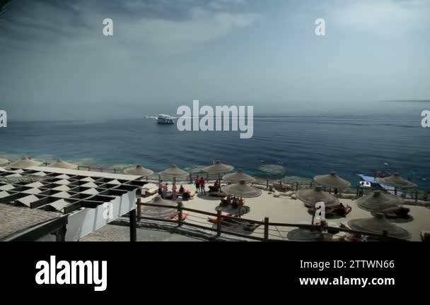 Huge beach Stock Videos & Footage - HD and 4K Video Clips - Alamy