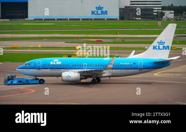 KLM Boeing 737 towing Stock Video Footage - Alamy