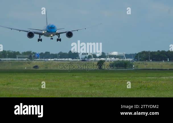 Boeing 787 dreamliner wing fuselage Stock Videos & Footage - HD and 4K ...