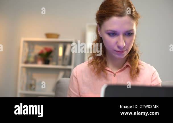 Bsl interpreters Stock Videos & Footage - HD and 4K Video Clips - Alamy