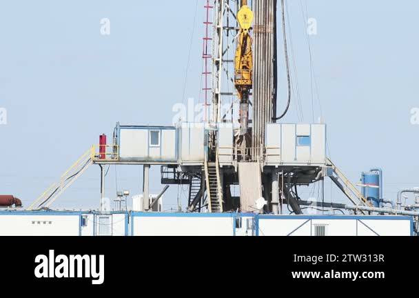 Top drive system oil Stock Videos & Footage - HD and 4K Video Clips - Alamy