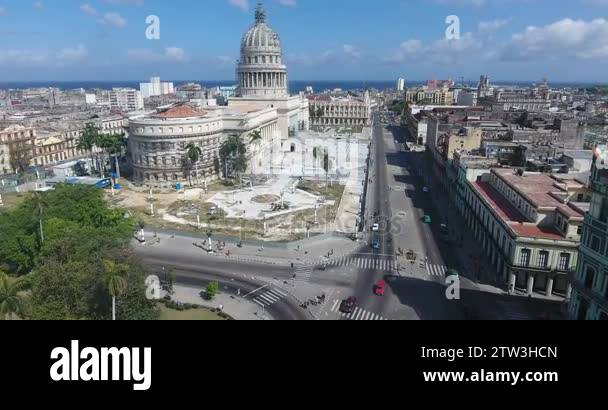 La habana crumbling buildings Stock Videos & Footage - HD and 4K Video ...
