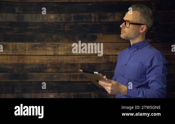 Viewer device Stock Videos & Footage - HD and 4K Video Clips - Alamy