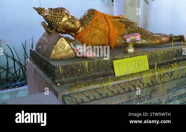 Buddha statue is Tuesday in the Buddhist temple of Eden and Hell ...