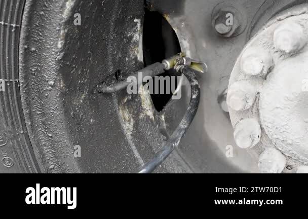 Inflatable tyre compressor with black hose and external pressure sensor ...