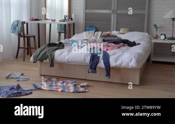 Busy house Stock Videos & Footage - HD and 4K Video Clips - Alamy