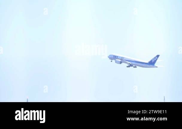 Ana airplane Stock Videos & Footage - HD and 4K Video Clips - Alamy