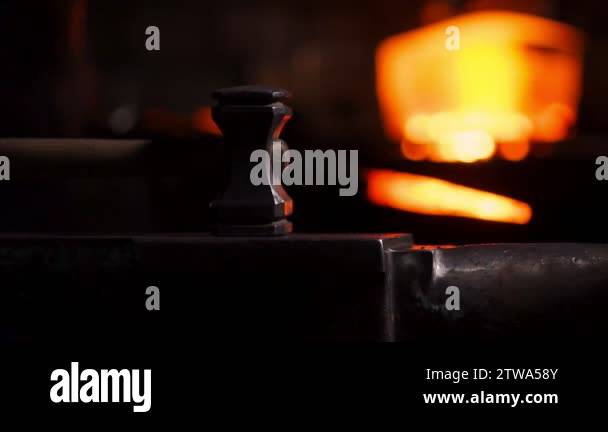 Get out of the furnace hot metal to make a sword war. Master of ancient ...