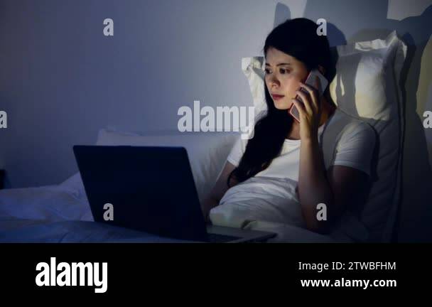 beautiful business woman answer a phone call from customer and using ...