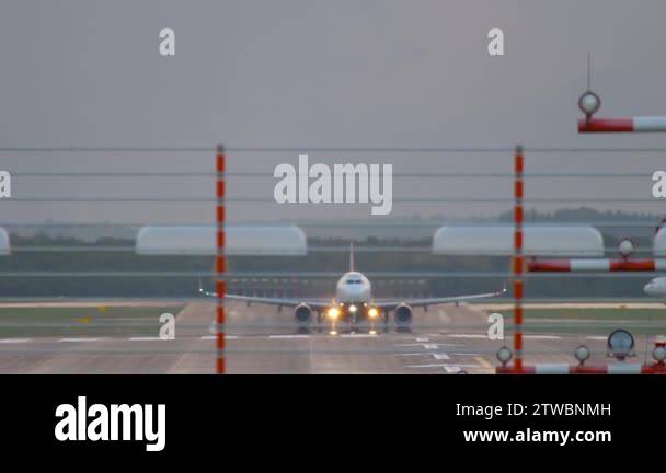 Airplane airbus A320 take-off Stock Video Footage - Alamy