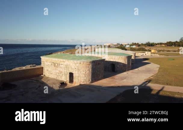 Morro Castle and Malecon promenade. La Habana skyline, Cuban capital ...