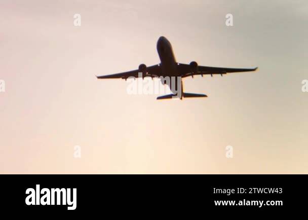 Airplane takeoff sunset Stock Videos & Footage - HD and 4K Video Clips ...