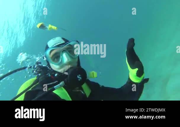 Diver shows ok sign Stock Videos & Footage - HD and 4K Video Clips - Alamy