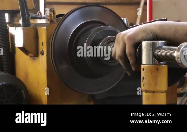 Disc turning machine Stock Videos & Footage - HD and 4K Video Clips - Alamy
