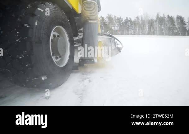 Massive big wheel Stock Videos & Footage - HD and 4K Video Clips - Alamy