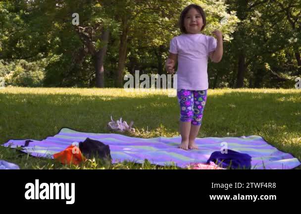 Chinese splits Stock Videos & Footage - HD and 4K Video Clips - Alamy