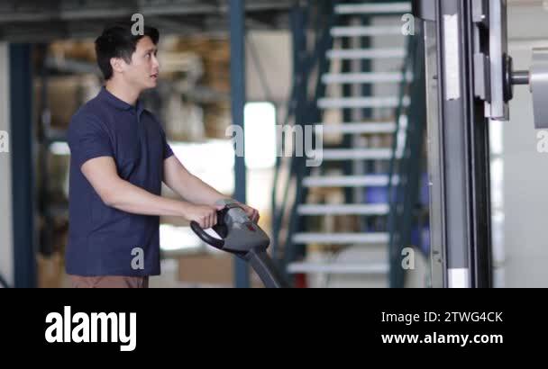 Using forklift truck Stock Videos & Footage - HD and 4K Video Clips - Alamy