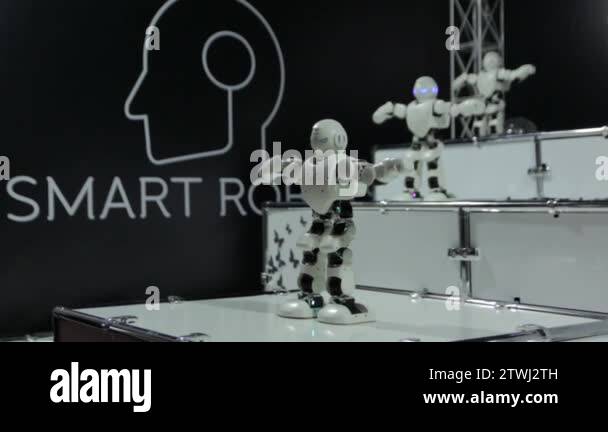 Robots dance Stock Videos & Footage - HD and 4K Video Clips - Alamy