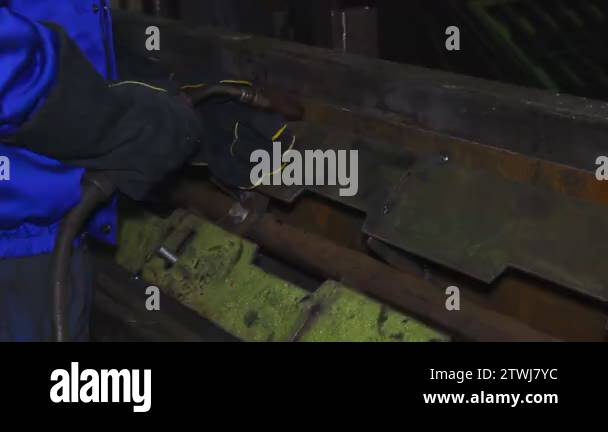 Forming machine Stock Videos & Footage - HD and 4K Video Clips - Alamy
