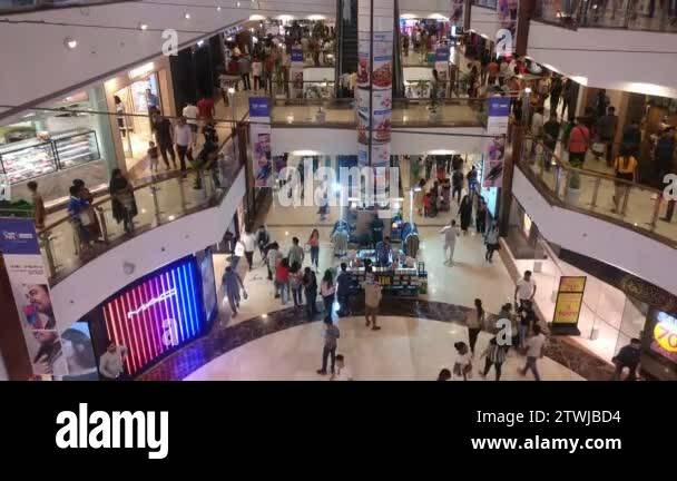 Crowd of people shopping in the Select Citywalk shopping mall in Saket ...