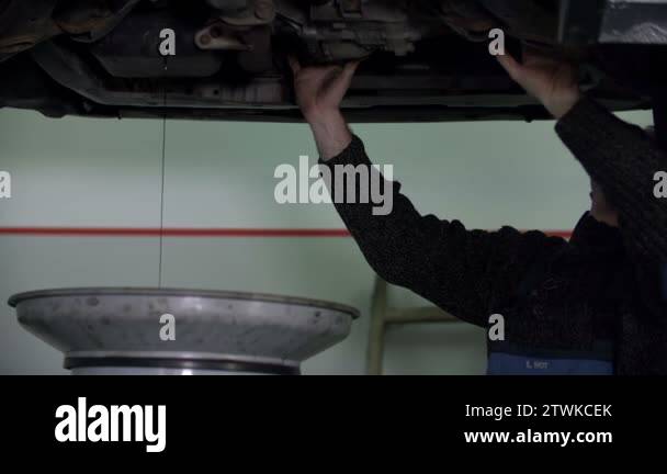 Car mending Stock Videos & Footage - HD and 4K Video Clips - Alamy