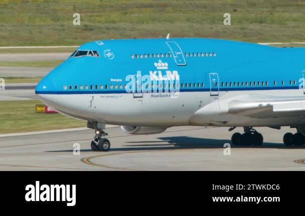 KLM Boeing 747-400 Commercial Passenger Airliner Close-up Taxiing in ...