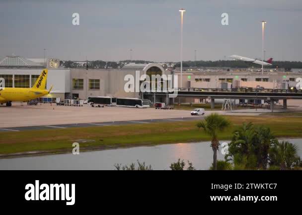 Florida orlando airport delta airlines Stock Videos & Footage - HD and ...