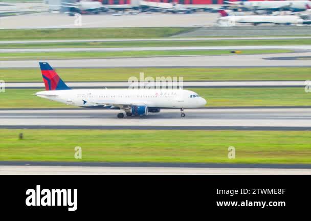 Delta Airlines Airbus A320 Breaking After Landing on Runway at ...