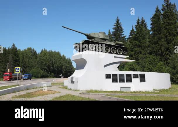 Standing on pedestal Stock Videos & Footage - HD and 4K Video Clips - Alamy