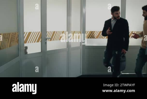 Explain manager Stock Videos & Footage - HD and 4K Video Clips - Alamy