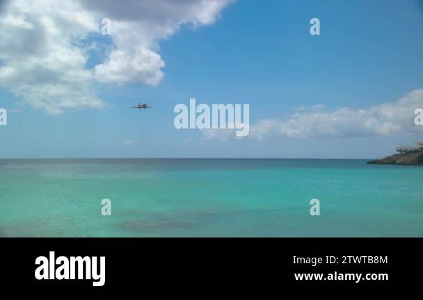 Philipsburg St. Maarten Executive Business Jet Landing at Princess ...