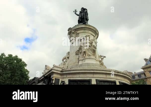 PARIS, FRANCE - CIRCA JUNE 2017: Bronze statue of Marianne holding ...
