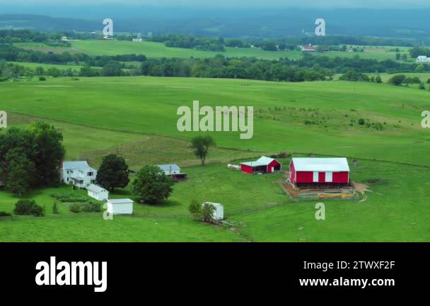 Red farm house Stock Videos & Footage - HD and 4K Video Clips - Alamy