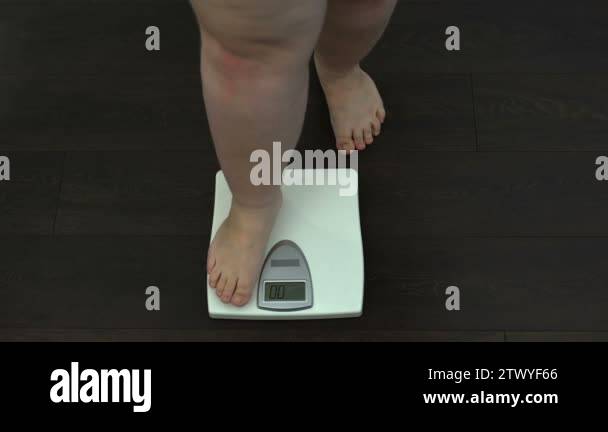 Belly scales Stock Videos & Footage - HD and 4K Video Clips - Alamy