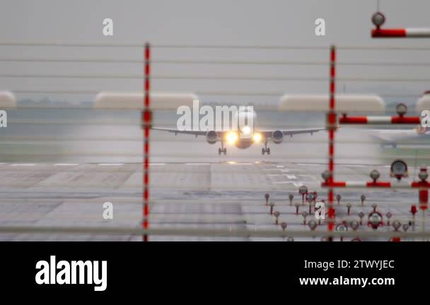 Airplane airbus A320 take-off Stock Video Footage - Alamy