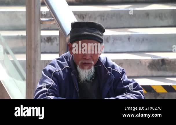 Homeless man Stock Videos & Footage - HD and 4K Video Clips - Alamy