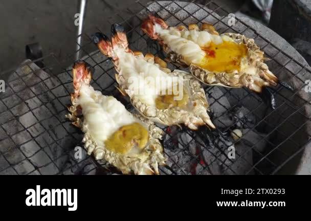 Charcoal grill giant river shrimp. Open cut prawn style in Thailand 4k ...