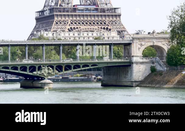 The bir-hakeim bridge is a famous Parisian bridge which is sometimes ...