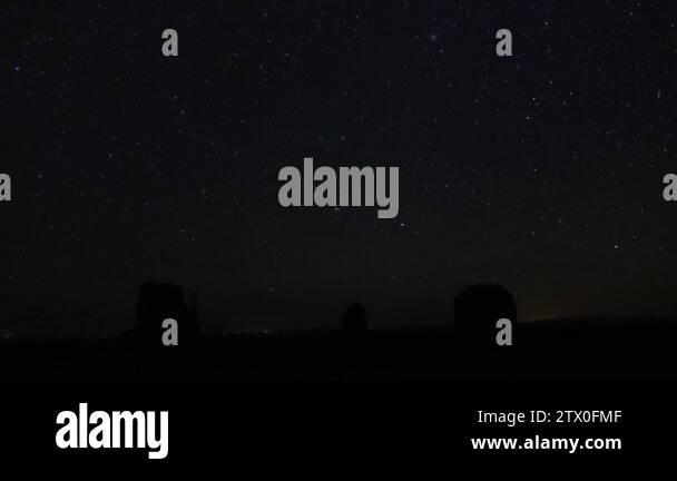 NIGHT SKY TIME LAPSE: Amazing starry night at Monument Valley landmark ...