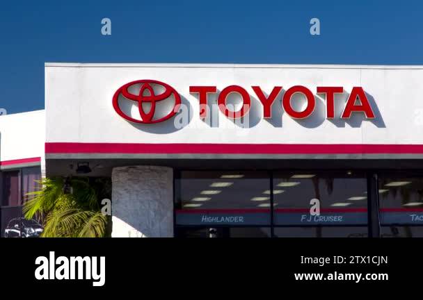 Toyota sign japan Stock Videos & Footage - HD and 4K Video Clips - Alamy