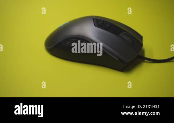 White vintage computer mouse rotating on green screen, loop Stock Video ...