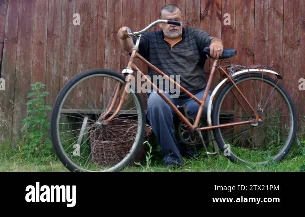 Old rust cycle Stock Videos & Footage - HD and 4K Video Clips - Alamy