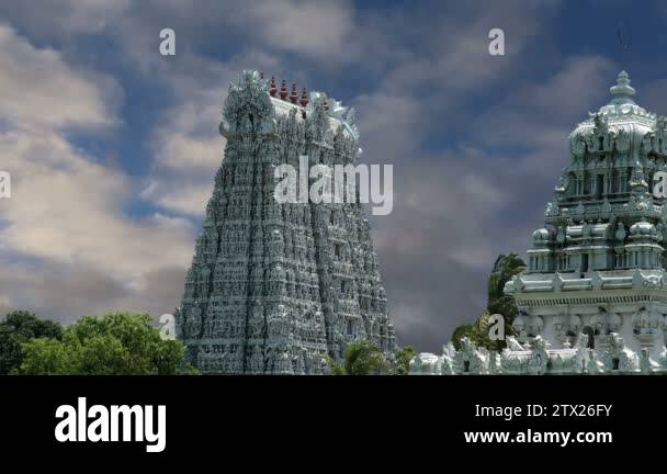 Suchindram temple dedicated to the gods Shiva, Vishnu and Brahma ...