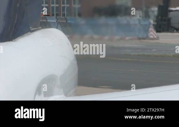 Jet engine heat haze Stock Videos & Footage - HD and 4K Video Clips - Alamy