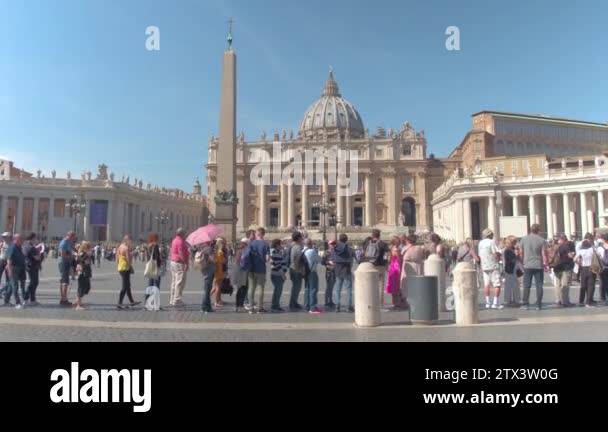 VATICAN, SEPTEMBER 2017: Tourists walk around the large square and ...