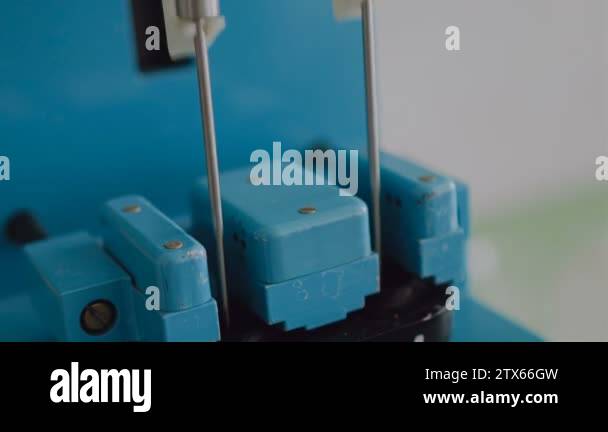 Laboratory device for determining the falling number value grains of ...