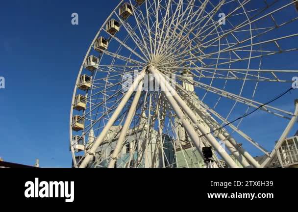 Huge ferris wheel Stock Videos & Footage - HD and 4K Video Clips - Alamy