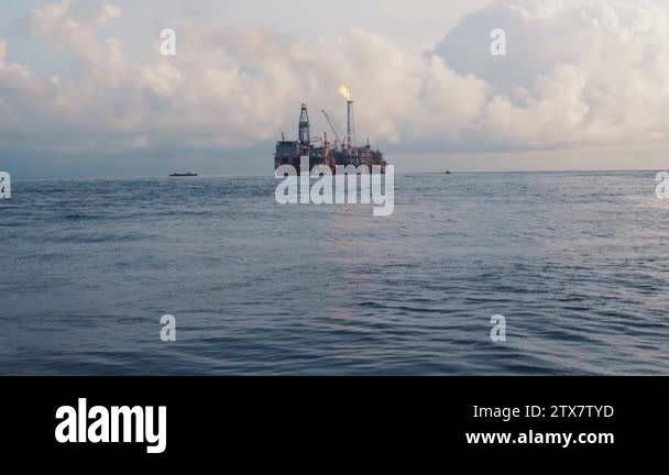 FPSO tanker vessel near Oil Rig platform. Offshore oil and gas industry ...