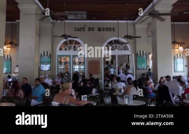 NEW ORLEANS, LOUISIANA, USA - JULY 2018: Caf du Monde, a renowned open ...
